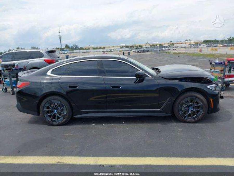 Black BMW i4 2023 in Klaipeda, with an engine capacity of 0.00 L and mileage of 31 thousand km for 9900 €, photo 14 on AUTOMOTO.COM.LV