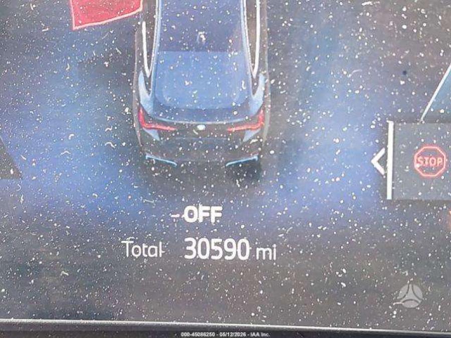 Black BMW i4 2023 in Klaipeda, with an engine capacity of 0.00 L and mileage of 31 thousand km for 9900 €, photo 16 on AUTOMOTO.COM.LV