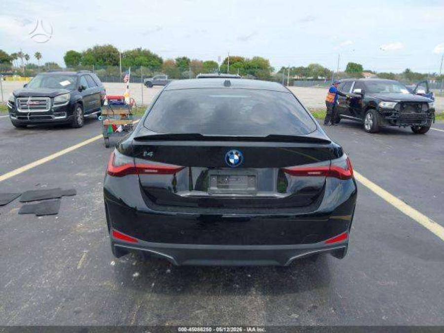 Black BMW i4 2023 in Klaipeda, with an engine capacity of 0.00 L and mileage of 31 thousand km for 9900 €, photo 17 on AUTOMOTO.COM.LV