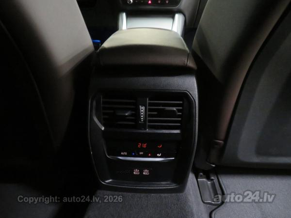 Black BMW i4 2025 in Tallinn, with an engine capacity of 0.00 L and mileage of 28 thousand km for 54000 €, photo 6 on AUTOMOTO.COM.LV