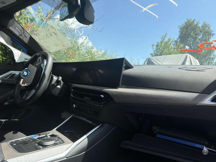 Black BMW i4 2025 in Siauliai, with an engine capacity of 0.00 L and mileage of 20 thousand km for 27500 €, photo 10 on AUTOMOTO.COM.LV