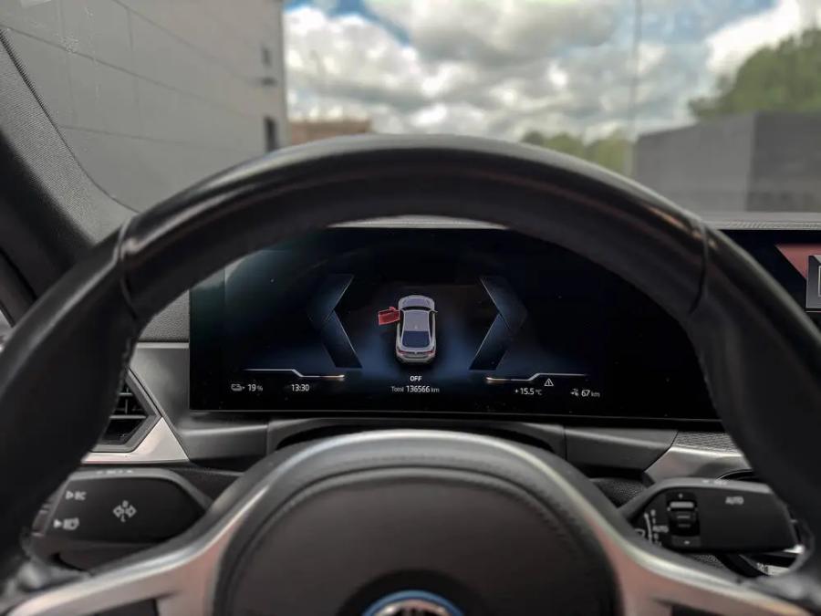 Zils BMW i4 2022 Jelgava, ar dzinēja tilpumu 0.00 L un nobraukumu 137 tūkst. km par 37500 €, foto 18 vietnē AUTOMOTO.COM.LV