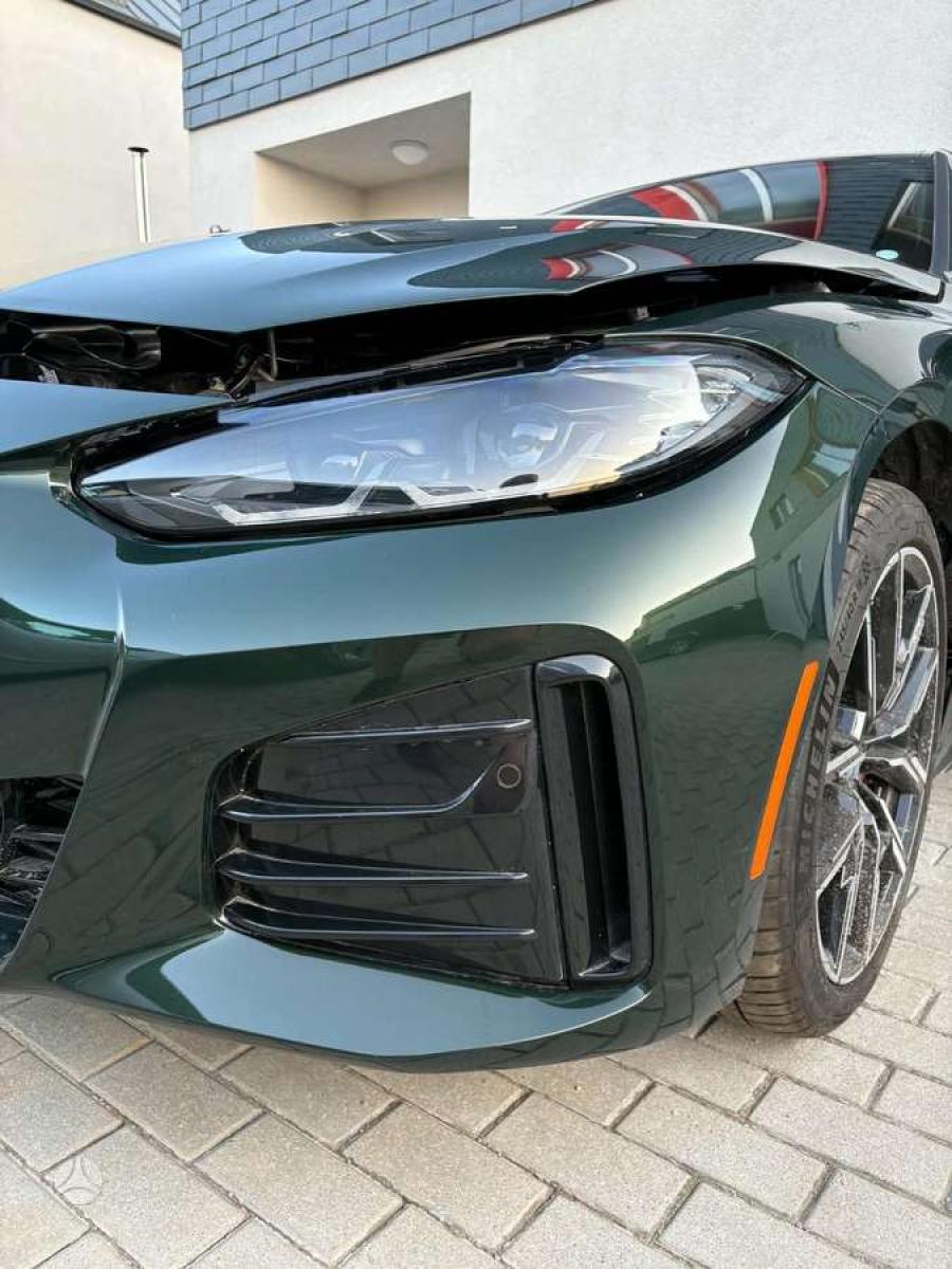 Green BMW i4 2023 in Siauliai, with an engine capacity of 0.00 L and mileage of 19 thousand km for 24999 €, photo 4 on AUTOMOTO.COM.LV