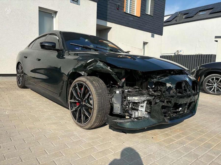 Green BMW i4 2023 in Siauliai, with an engine capacity of 0.00 L and mileage of 19 thousand km for 24999 €, photo 13 on AUTOMOTO.COM.LV
