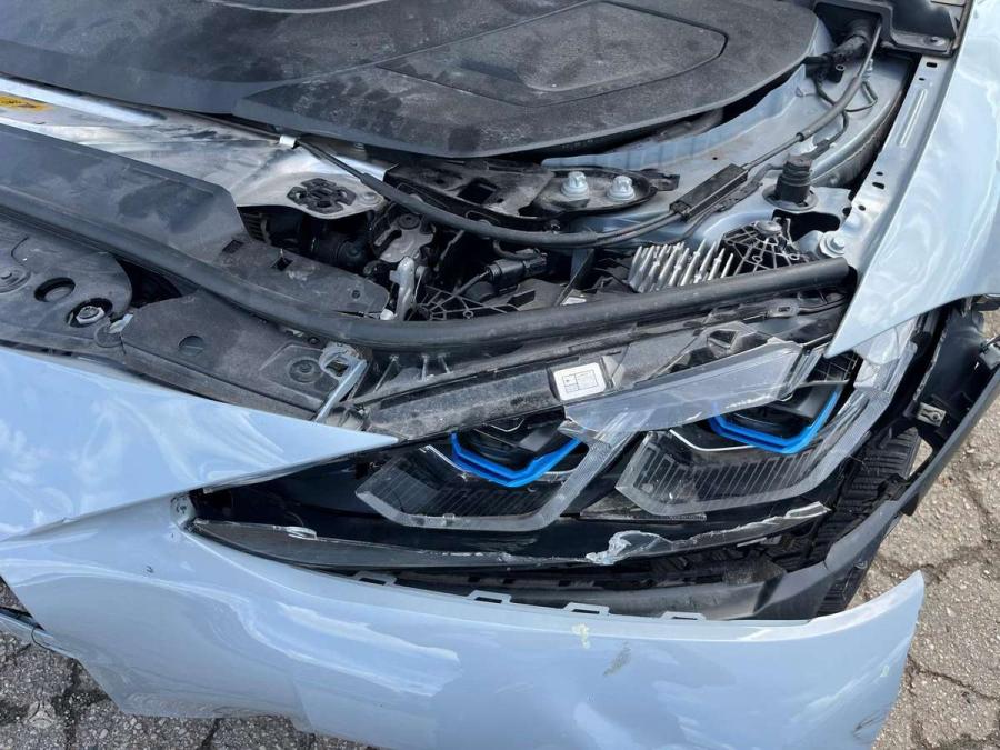 Grey BMW i4 2023 in Panevezys, with an engine capacity of 0.00 L and mileage of 57 thousand km for 18800 €, photo 18 on AUTOMOTO.COM.LV