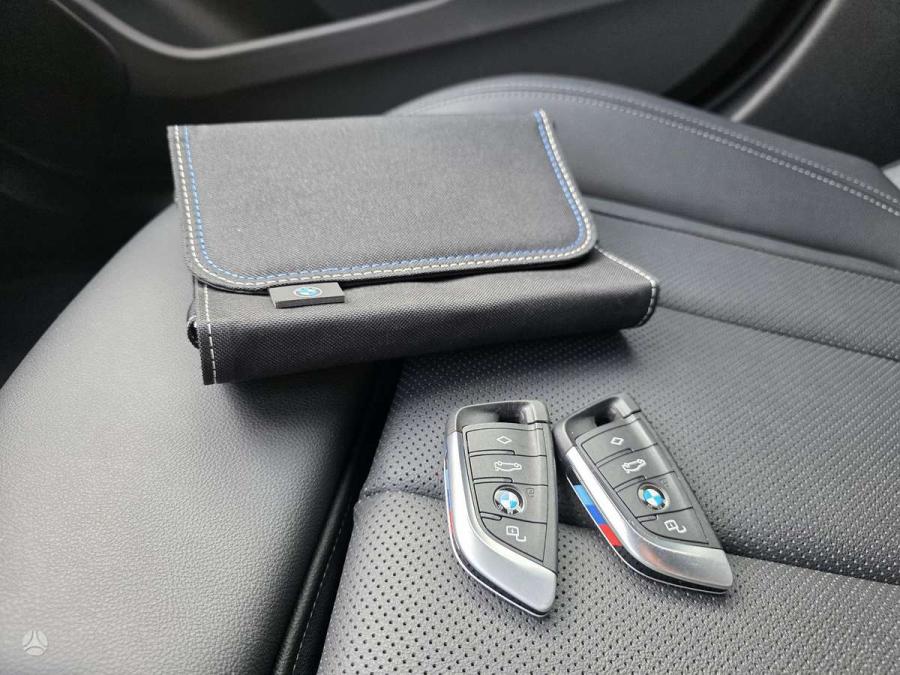 Pelēks BMW i4 2023 Šauļi, ar dzinēja tilpumu 0.00 L un nobraukumu 27 tūkst. km par 34999 €, foto 24 vietnē AUTOMOTO.COM.LV