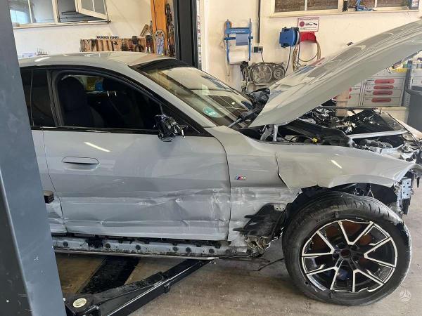 Pelēks BMW i4 2024 Panevēža, ar dzinēja tilpumu 0.00 L un nobraukumu 50 tūkst. km par 12000 €, foto 2 vietnē AUTOMOTO.COM.LV