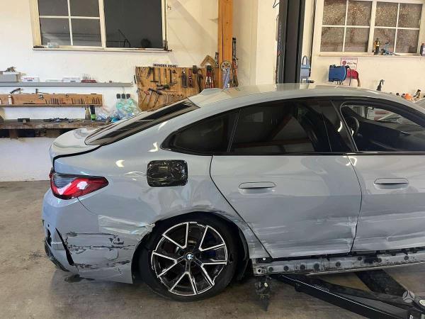 Pelēks BMW i4 2024 Panevēža, ar dzinēja tilpumu 0.00 L un nobraukumu 50 tūkst. km par 12000 €, foto 5 vietnē AUTOMOTO.COM.LV