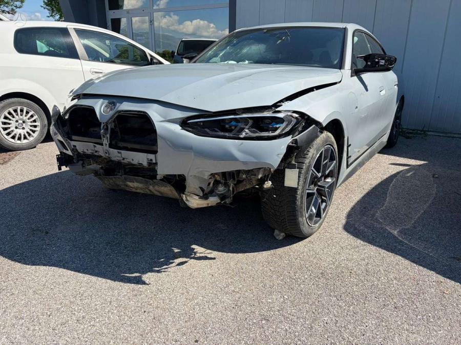 Pelēks BMW i4 2023 Panevēža, ar dzinēja tilpumu 0.00 L un nobraukumu 55 tūkst. km par 21000 €, foto 1 vietnē AUTOMOTO.COM.LV