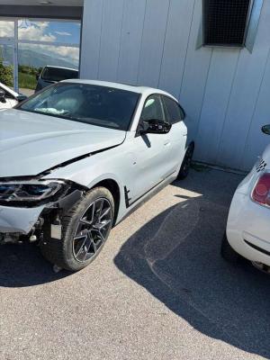Pelēks BMW i4 2023 Panevēža, ar dzinēja tilpumu 0.00 L un nobraukumu 55 tūkst. km par 21000 €, foto 5 vietnē AUTOMOTO.COM.LV
