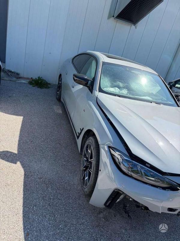 Grey BMW i4 2023 in Panevezys, with an engine capacity of 0.00 L and mileage of 55 thousand km for 21000 €, photo 10 on AUTOMOTO.COM.LV