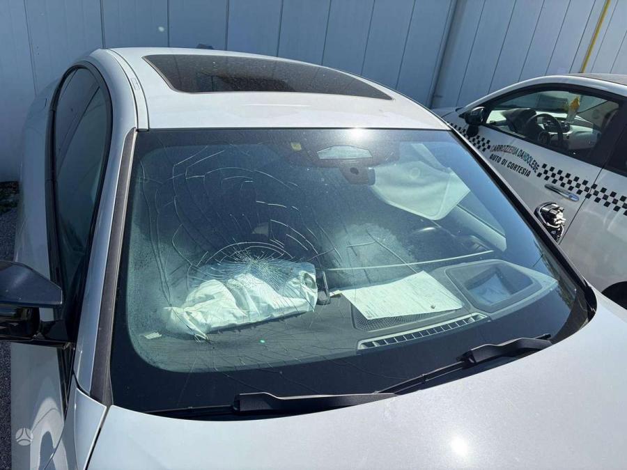 Pelēks BMW i4 2023 Panevēža, ar dzinēja tilpumu 0.00 L un nobraukumu 55 tūkst. km par 21000 €, foto 13 vietnē AUTOMOTO.COM.LV