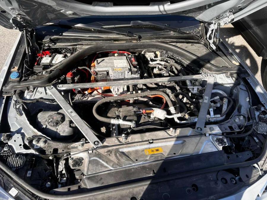 Pelēks BMW i4 2023 Panevēža, ar dzinēja tilpumu 0.00 L un nobraukumu 55 tūkst. km par 21000 €, foto 22 vietnē AUTOMOTO.COM.LV
