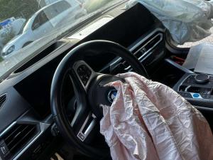 Pelēks BMW i4 2023 Panevēža, ar dzinēja tilpumu 0.00 L un nobraukumu 55 tūkst. km par 21000 €, foto 24 vietnē AUTOMOTO.COM.LV