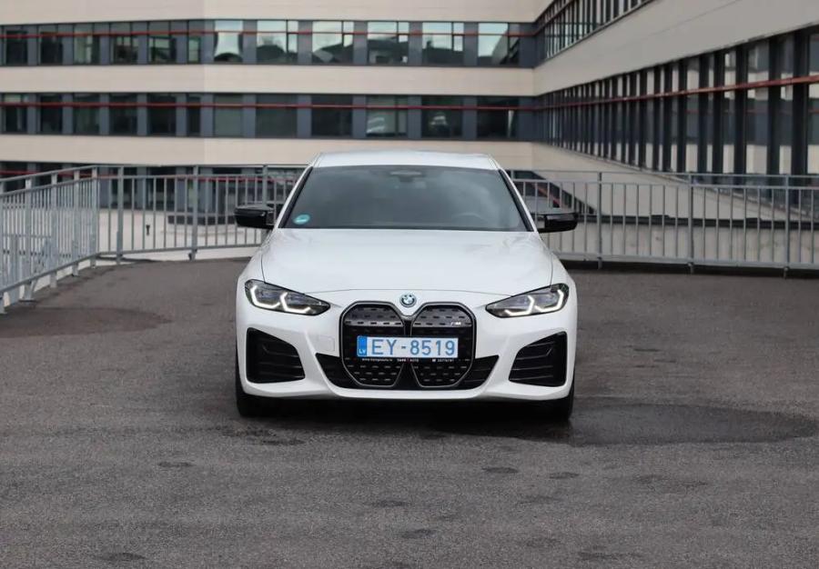 BMW i4 2023 in Riga, with an engine capacity of 0.00 L and mileage of 52 thousand km for 42980 €, photo 3 on AUTOMOTO.COM.LV