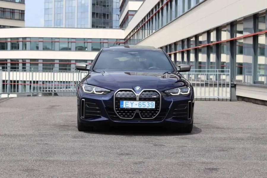 BMW i4 2023 in Riga, with an engine capacity of 0.00 L and mileage of 99 thousand km for 44980 €, photo 3 on AUTOMOTO.COM.LV