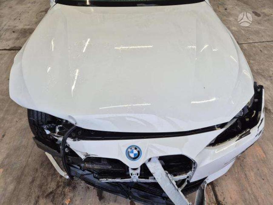 White BMW i4 2024 in Kaunas, with an engine capacity of 0.00 L and mileage of 27 thousand km for 13999 €, photo 8 on AUTOMOTO.COM.LV