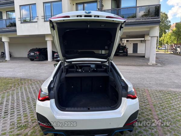 White BMW i4 2022 in Tallinn, with an engine capacity of 0.00 L and mileage of 49 thousand km for 42500 €, photo 5 on AUTOMOTO.COM.LV