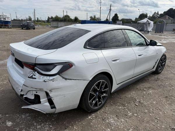 Balts BMW i4 2023 Kauņa, ar dzinēja tilpumu 0.00 L un nobraukumu 42 tūkst. km par 18990 €, foto  vietnē AUTOMOTO.COM.LV
