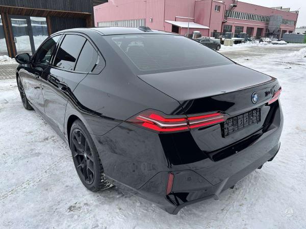 Black BMW i5 2023 in Kaunas, with an engine capacity of 0.00 L and mileage of 36 thousand km for 49900 €, photo 4 on AUTOMOTO.COM.LV