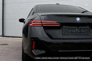 Black BMW i5 2023 in Kretinga, with an engine capacity of 0.00 L and mileage of 27 thousand km for 66999 €, photo 12 on AUTOMOTO.COM.LV