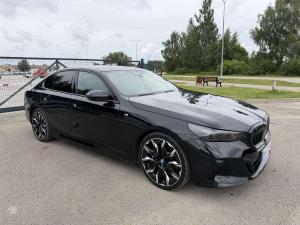 Black BMW i5 2023 in Klaipeda, with an engine capacity of 0.00 L and mileage of 199 thousand km for 39800 €, photo 5 on AUTOMOTO.COM.LV