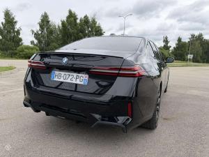 Black BMW i5 2023 in Klaipeda, with an engine capacity of 0.00 L and mileage of 199 thousand km for 39800 €, photo 9 on AUTOMOTO.COM.LV