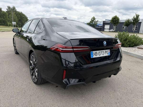 Black BMW i5 2023 in Klaipeda, with an engine capacity of 0.00 L and mileage of 199 thousand km for 39800 €, photo 11 on AUTOMOTO.COM.LV