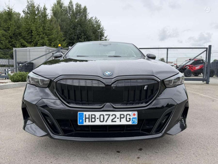 Black BMW i5 2023 in Klaipeda, with an engine capacity of 0.00 L and mileage of 199 thousand km for 39800 €, photo 15 on AUTOMOTO.COM.LV