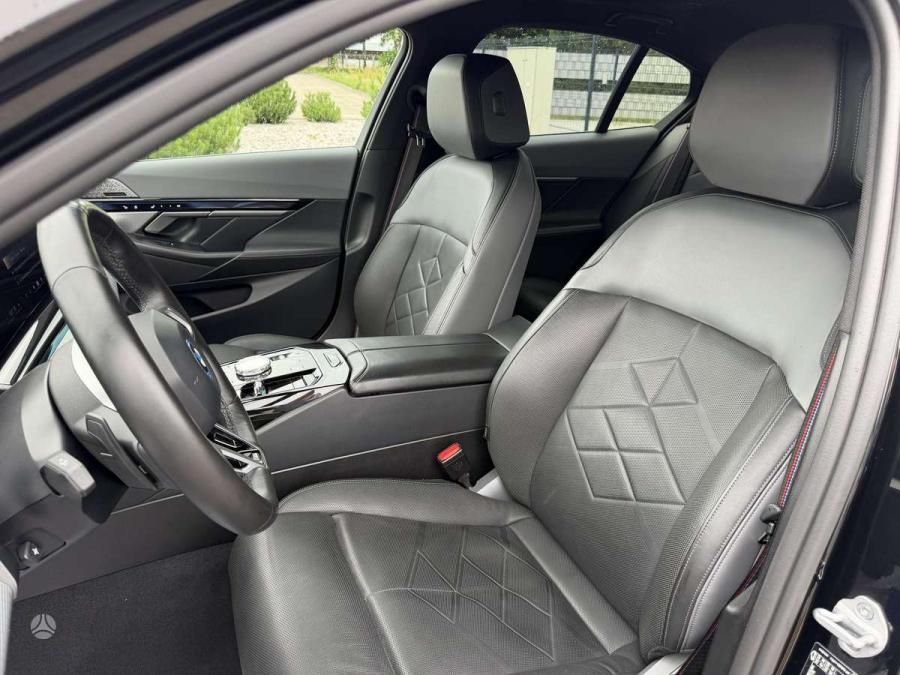 Black BMW i5 2023 in Klaipeda, with an engine capacity of 0.00 L and mileage of 199 thousand km for 39800 €, photo 20 on AUTOMOTO.COM.LV