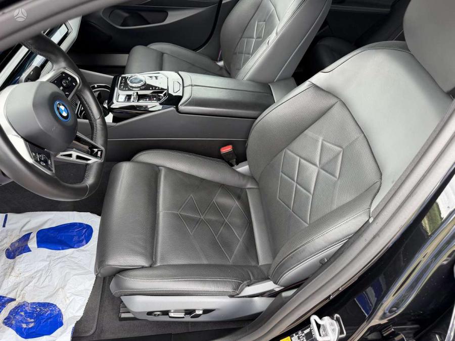 Black BMW i5 2023 in Klaipeda, with an engine capacity of 0.00 L and mileage of 199 thousand km for 39800 €, photo 22 on AUTOMOTO.COM.LV