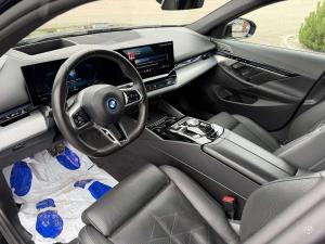 Black BMW i5 2023 in Klaipeda, with an engine capacity of 0.00 L and mileage of 199 thousand km for 39800 €, photo 23 on AUTOMOTO.COM.LV