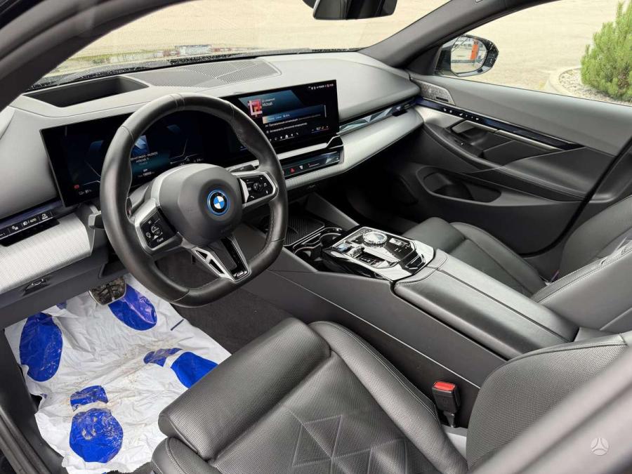 Black BMW i5 2023 in Klaipeda, with an engine capacity of 0.00 L and mileage of 199 thousand km for 39800 €, photo 23 on AUTOMOTO.COM.LV