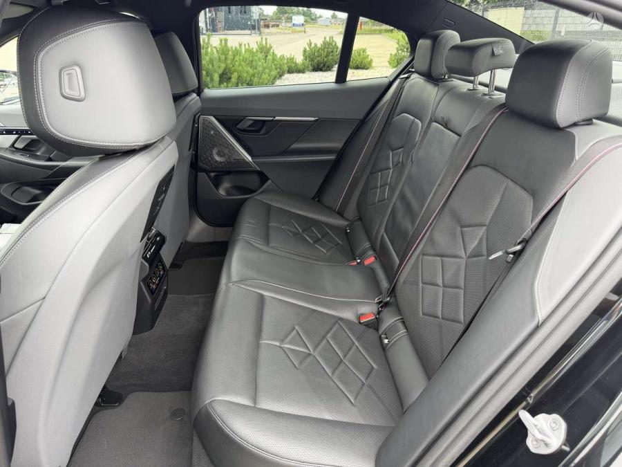 Black BMW i5 2023 in Klaipeda, with an engine capacity of 0.00 L and mileage of 199 thousand km for 39800 €, photo 26 on AUTOMOTO.COM.LV