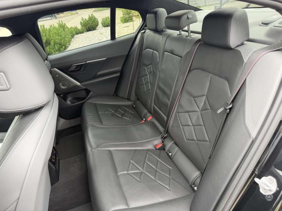 Black BMW i5 2023 in Klaipeda, with an engine capacity of 0.00 L and mileage of 199 thousand km for 39800 €, photo 27 on AUTOMOTO.COM.LV