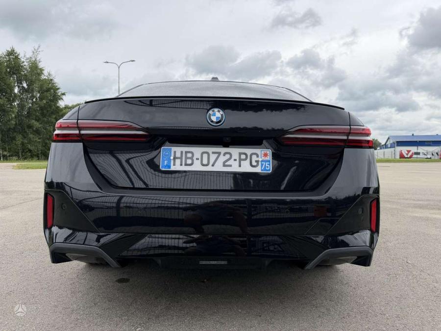Black BMW i5 2023 in Klaipeda, with an engine capacity of 0.00 L and mileage of 199 thousand km for 39800 €, photo 29 on AUTOMOTO.COM.LV