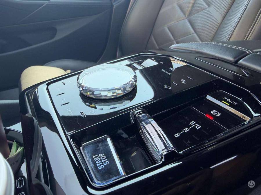 Black BMW i5 2023 in Klaipeda, with an engine capacity of 0.00 L and mileage of 199 thousand km for 39800 €, photo 37 on AUTOMOTO.COM.LV