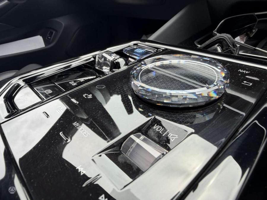 Black BMW i5 2023 in Klaipeda, with an engine capacity of 0.00 L and mileage of 199 thousand km for 39800 €, photo 44 on AUTOMOTO.COM.LV