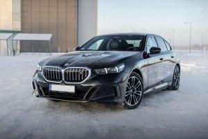 Melns BMW i5 2024 Kauņa, ar dzinēja tilpumu 0.00 L un nobraukumu 15 tūkst. km par 61900 €, foto  vietnē AUTOMOTO.COM.LV