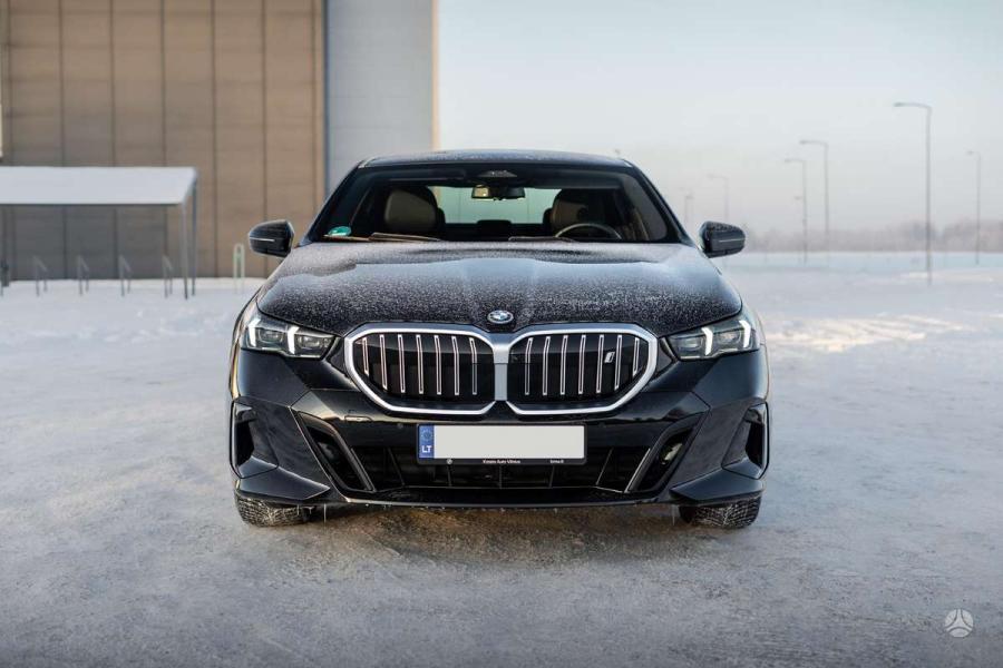 Melns BMW i5 2024 Kauņa, ar dzinēja tilpumu 0.00 L un nobraukumu 15 tūkst. km par 61900 €, foto 2 vietnē AUTOMOTO.COM.LV