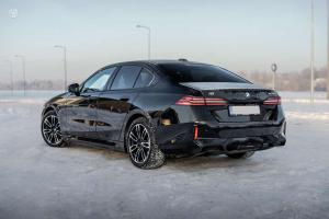 Melns BMW i5 2024 Kauņa, ar dzinēja tilpumu 0.00 L un nobraukumu 15 tūkst. km par 61900 €, foto 7 vietnē AUTOMOTO.COM.LV