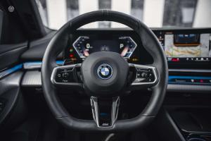 Melns BMW i5 2024 Viļņa, ar dzinēja tilpumu 0.00 L un nobraukumu 4 tūkst. km par 59800 €, foto 18 vietnē AUTOMOTO.COM.LV