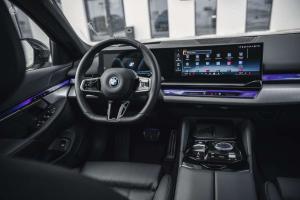Melns BMW i5 2024 Viļņa, ar dzinēja tilpumu 0.00 L un nobraukumu 4 tūkst. km par 59800 €, foto 27 vietnē AUTOMOTO.COM.LV