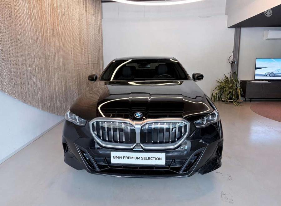 Melns BMW i5 2024 Viļņa, ar dzinēja tilpumu 0.00 L un nobraukumu 50 tūkst. km par 53500 €, foto 1 vietnē AUTOMOTO.COM.LV