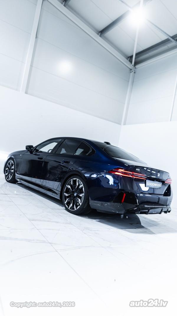 Zils BMW i5 2023 Tallina, ar dzinēja tilpumu 0.00 L un nobraukumu 47 tūkst. km par 69900 €, foto 2 vietnē AUTOMOTO.COM.LV