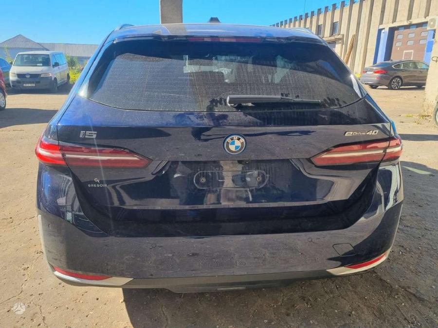 Zils BMW i5 2024 Mažeikiai, ar dzinēja tilpumu 0.00 L un nobraukumu 15 tūkst. km par 28333 €, foto 4 vietnē AUTOMOTO.COM.LV