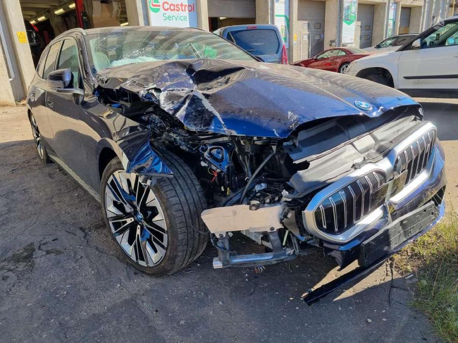 Zils BMW i5 2024 Mažeikiai, ar dzinēja tilpumu 0.00 L un nobraukumu 15 tūkst. km par 28333 €, foto 6 vietnē AUTOMOTO.COM.LV