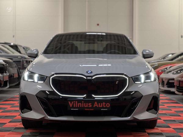 Pelēks BMW i5 2023 Viļņa, ar dzinēja tilpumu 0.00 L un nobraukumu 21 tūkst. km par 62490 €, foto 2 vietnē AUTOMOTO.COM.LV