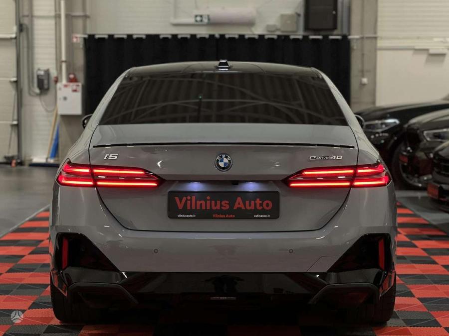 Pelēks BMW i5 2023 Viļņa, ar dzinēja tilpumu 0.00 L un nobraukumu 21 tūkst. km par 62490 €, foto 5 vietnē AUTOMOTO.COM.LV