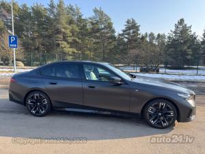 Pelēks BMW i5 2023 Tallina, ar dzinēja tilpumu 0.00 L un nobraukumu 21 tūkst. km par 72900 €, foto 3 vietnē AUTOMOTO.COM.LV